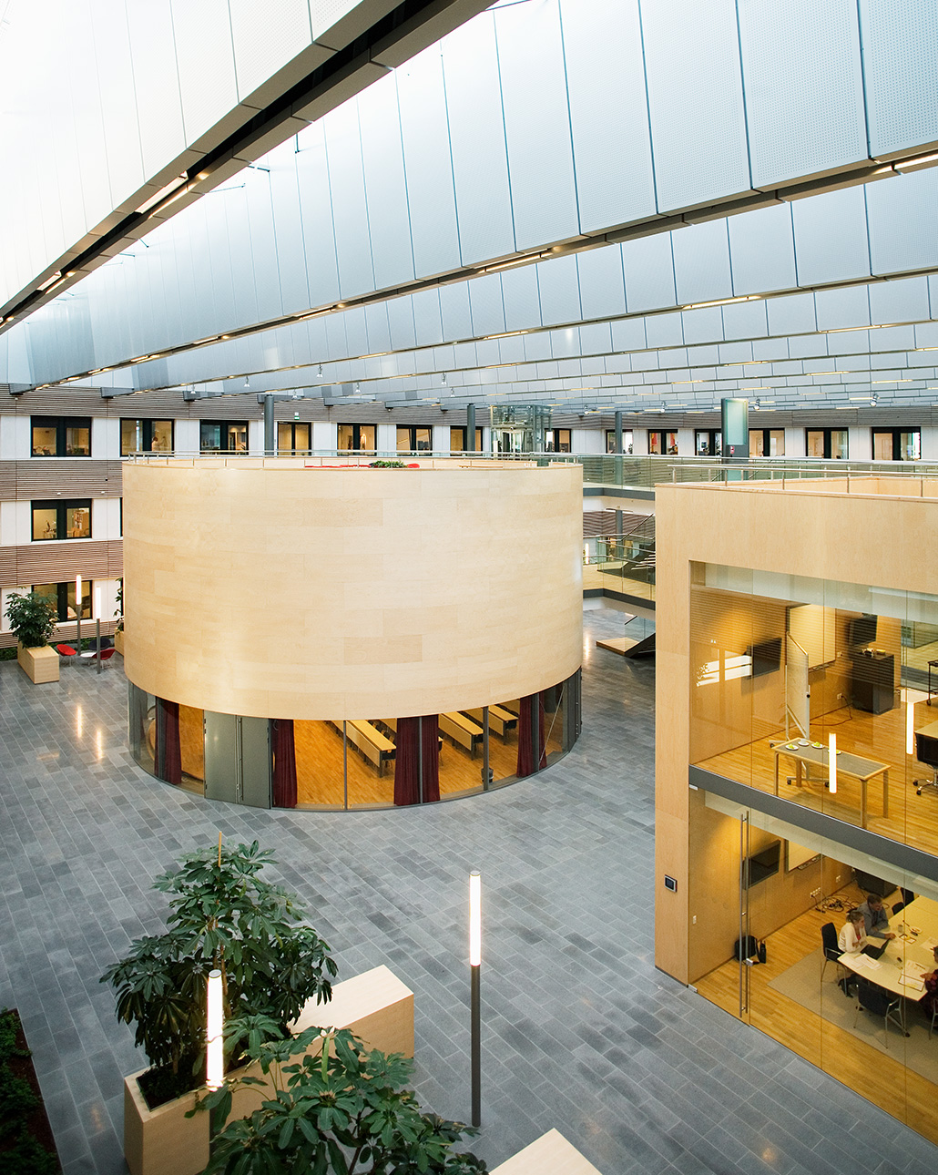 Curved wood panels at GN Store's headoffice | Gustafs Scandinavia